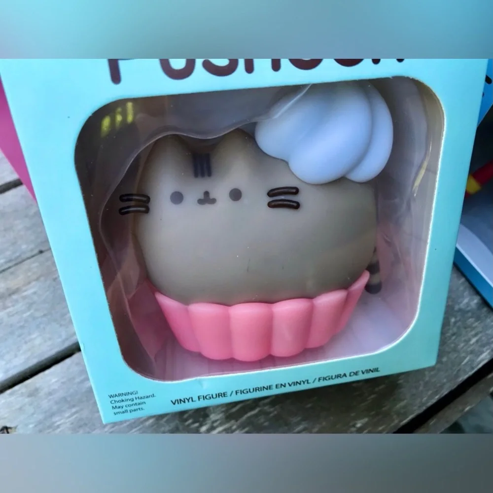 Pusheen | Toys | 29 Pusheen Cat Cupcake Vinyl Collectible Figure ...